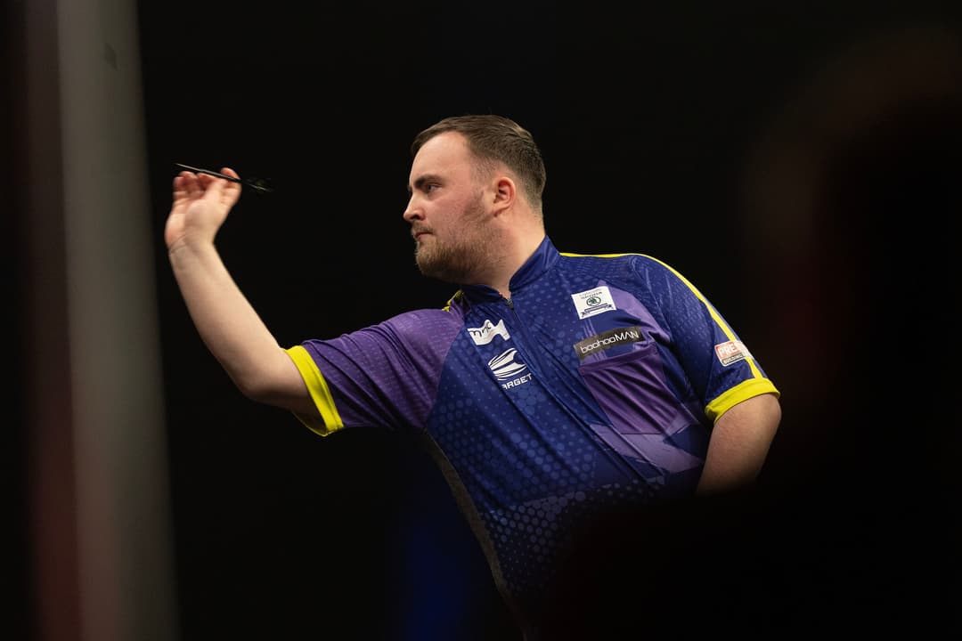 Guide on How to Hold a Dart for Precision and Control