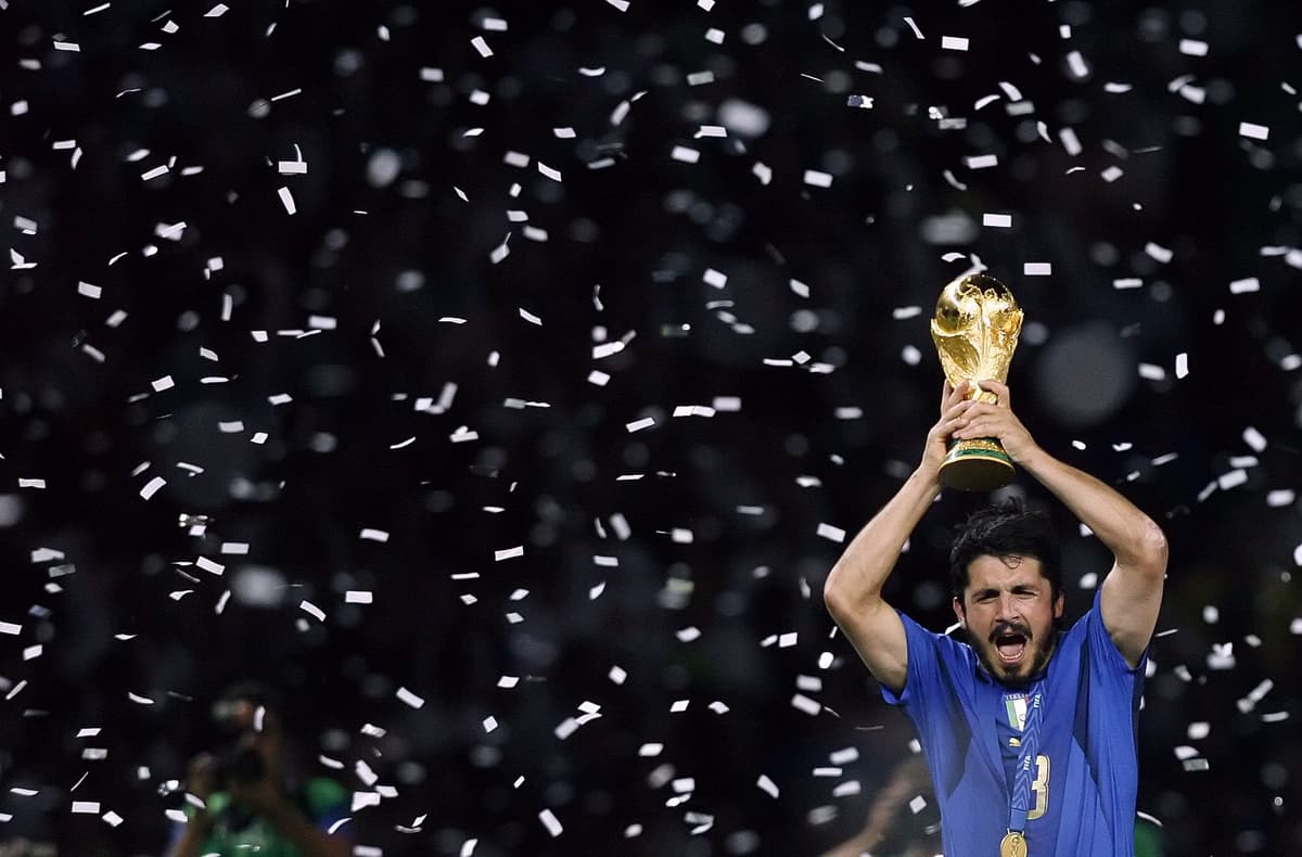 Top 10 best defensive midfielders of all time