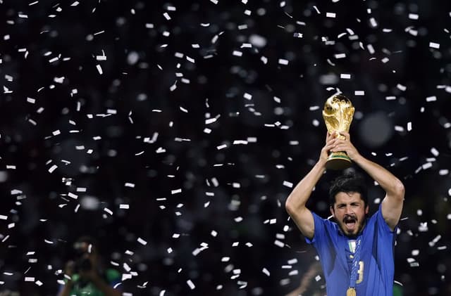 Top 10 best defensive midfielders of all time