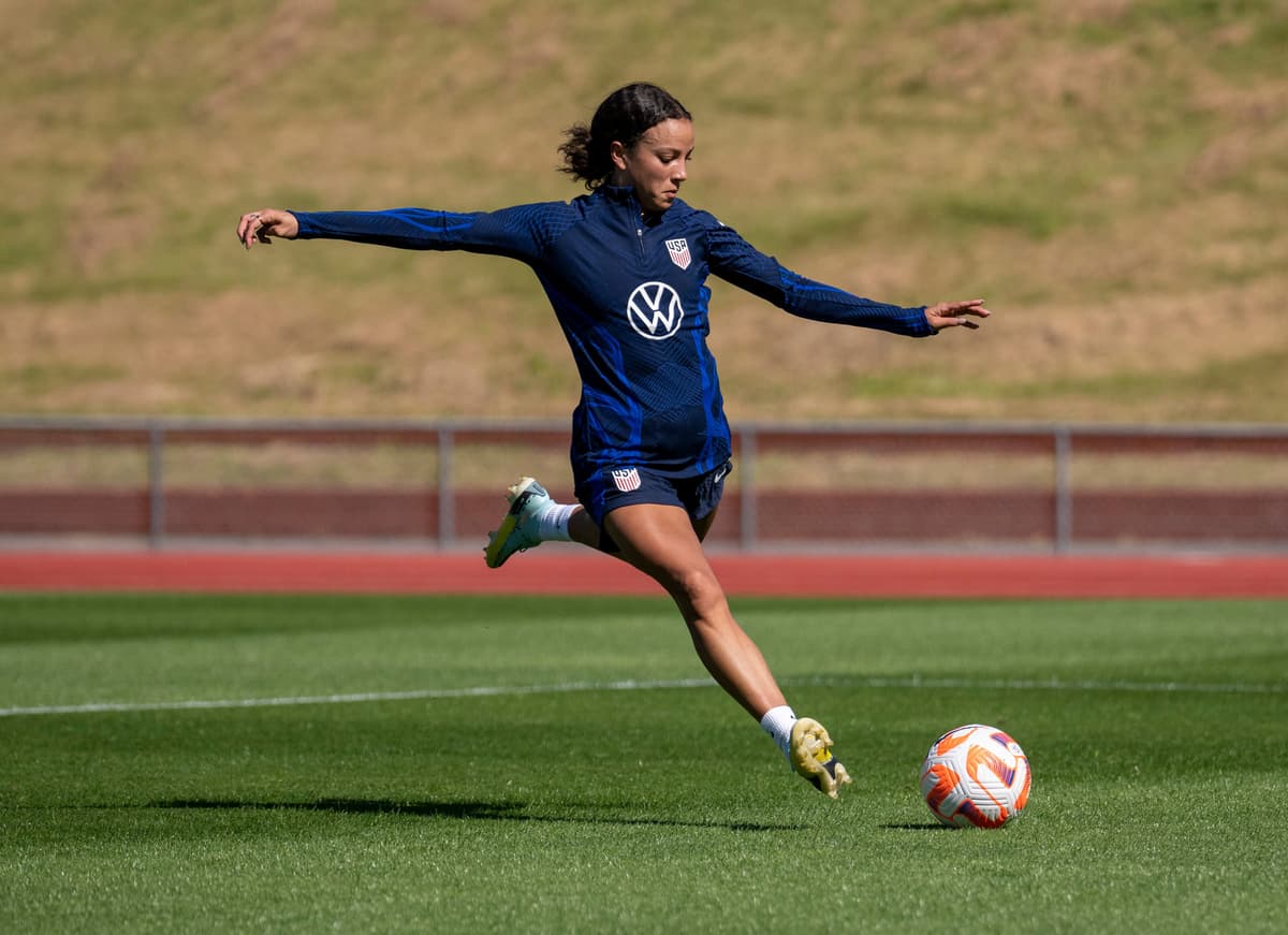 Top 10 Hottest Female Footballers in the World Right Now