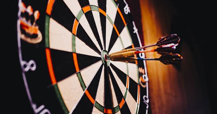 Guide on How to Hold a Dart for Precision and Control