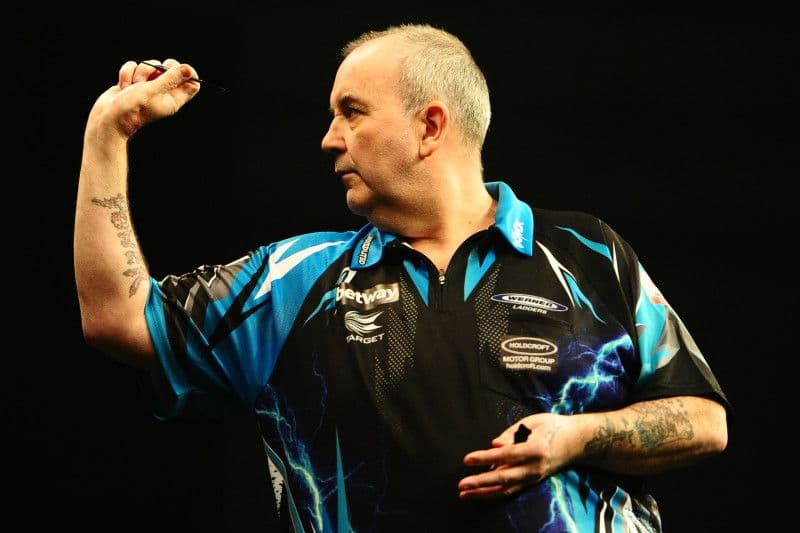 Guide on How to Hold a Dart for Precision and Control